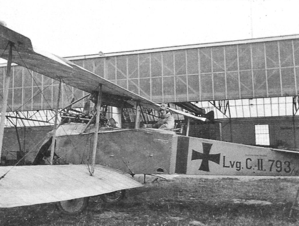 J.Herris - LVG Aircraft of WWI. Volume 2: Types C.II-C.V /Centennial ...