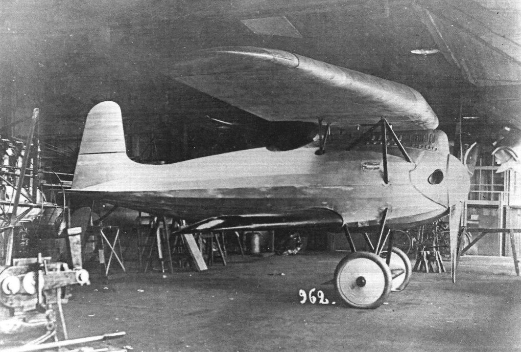 J.Herris, T.Phillips - Fokker Aircraft of WWI. Vol.4: V.1-V.8, F.I & Dr ...